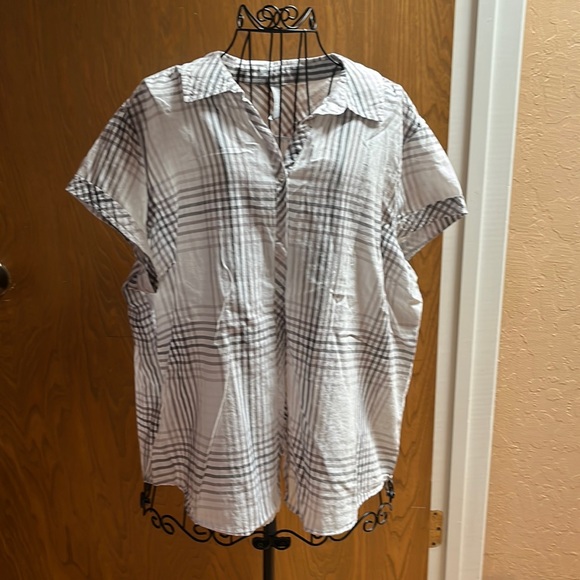 Old Navy | Tops | Lightweight Button Down | Poshmark